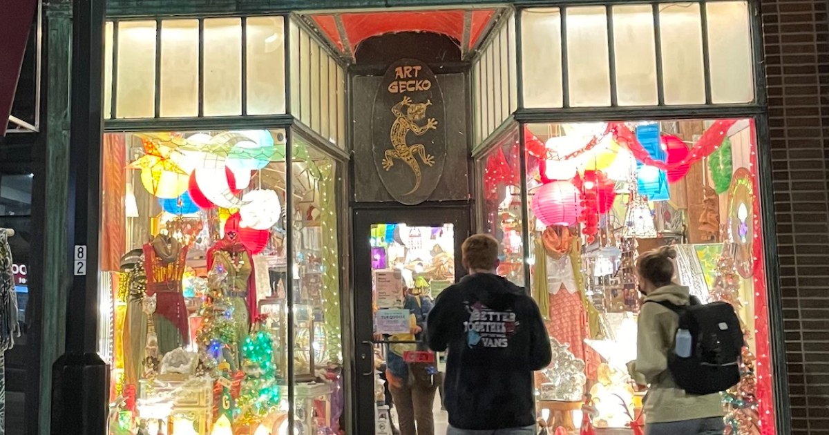 Window Decorating Competition